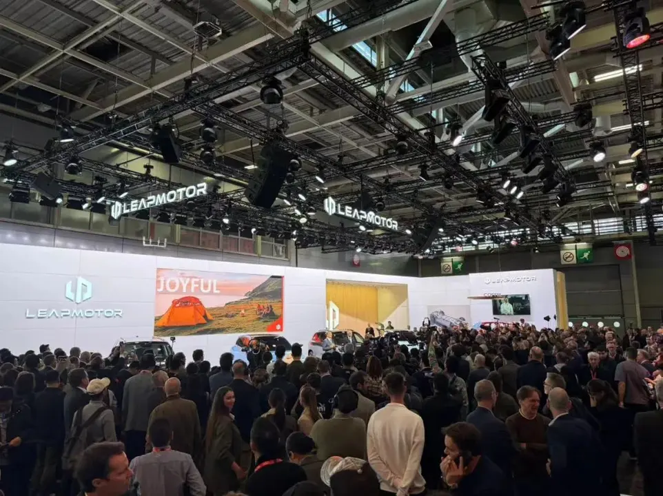 巴黎首发LEAP 3.5技术架构，零跑通过全域自研向全球化品牌跃进