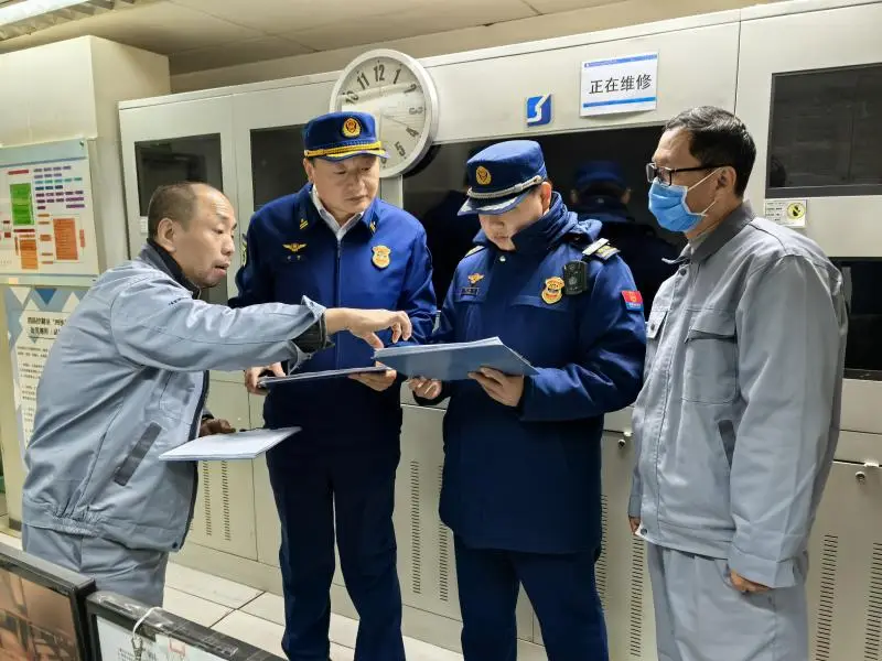 清除火灾隐患 北京消防开展火车站地区人员密集场所消防安全夜查行动