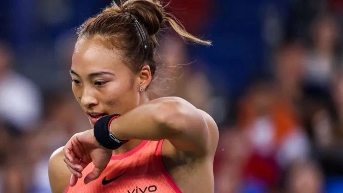 郑钦文赢下中国德比首次晋级WTA1000决赛，再战萨巴伦卡能否赢首胜？