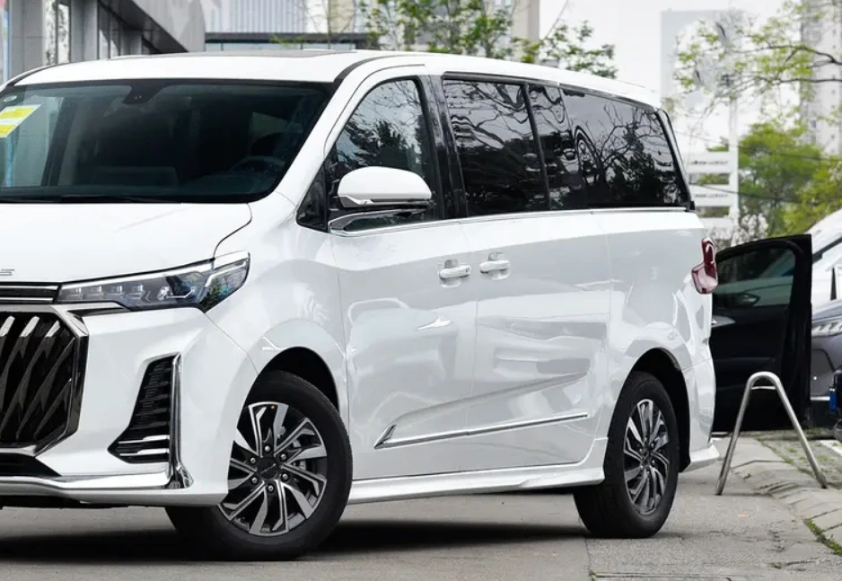 30万品质却只卖13万，狠抢MPV市场！224马力+8AT