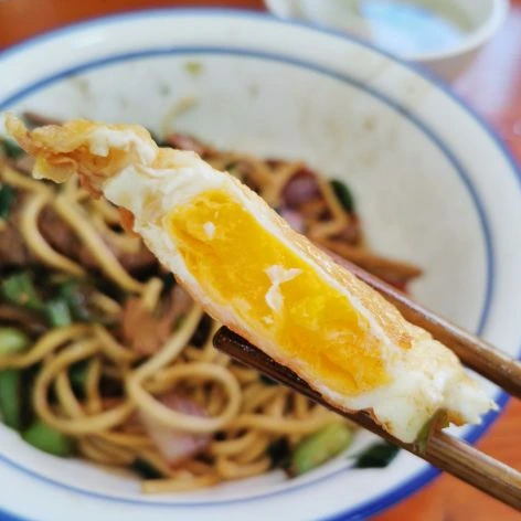 浙江一男子因一碗12元的鸡蛋面与老板大打出手，评论区却一边倒