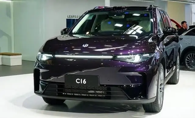 零跑C16闪亮登场，六座SUV新选择，想怎么跑就怎么跑！