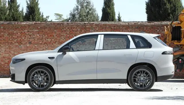 买家用SUV建议看这款，轴距2825mm，吃92粗粮，综合续航1190mm