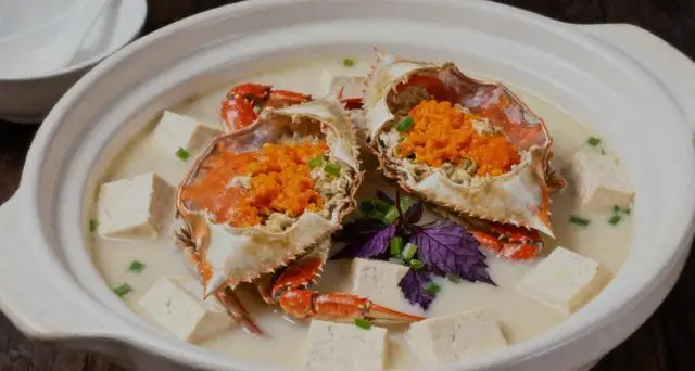 梭子蟹+豆腐=鲜味炸弹！海边人秘制配方，连汤汁都舍不得剩
