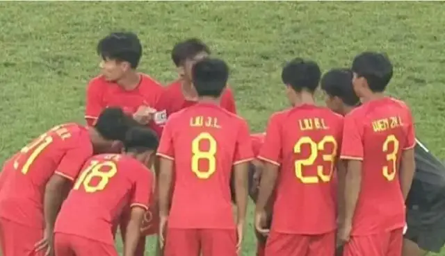 2-2！中国U16国足太牛了，巴萨式精妙进球，罕见压着打，压哨出线