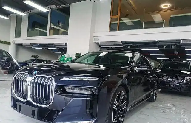 什么人买A8L、7系和奔驰S级？