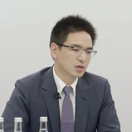 传言坐实，丘栋荣离任！朋友圈同步曝光